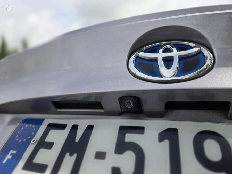 Grey Toyota C-HR 2017 in Klaipeda, with an engine capacity of 1.80 L and mileage of 188 thousand km for 16200 €, photo 18 on AUTOMOTO.COM.LV