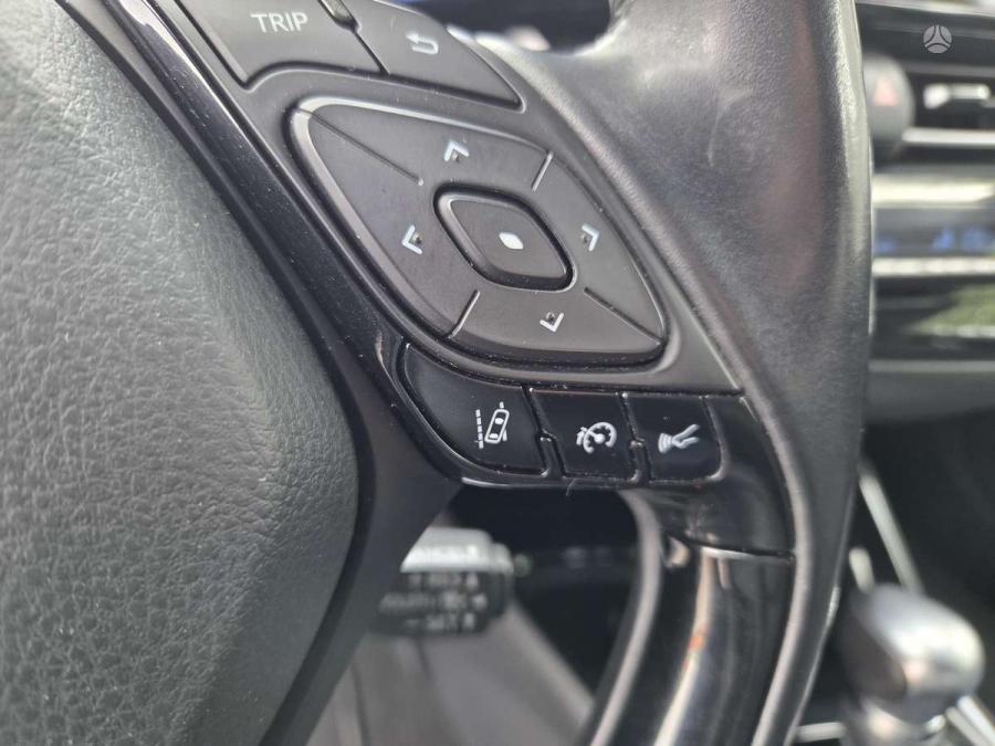 Grey Toyota C-HR 2017 in Klaipeda, with an engine capacity of 1.80 L and mileage of 188 thousand km for 16200 €, photo 20 on AUTOMOTO.COM.LV