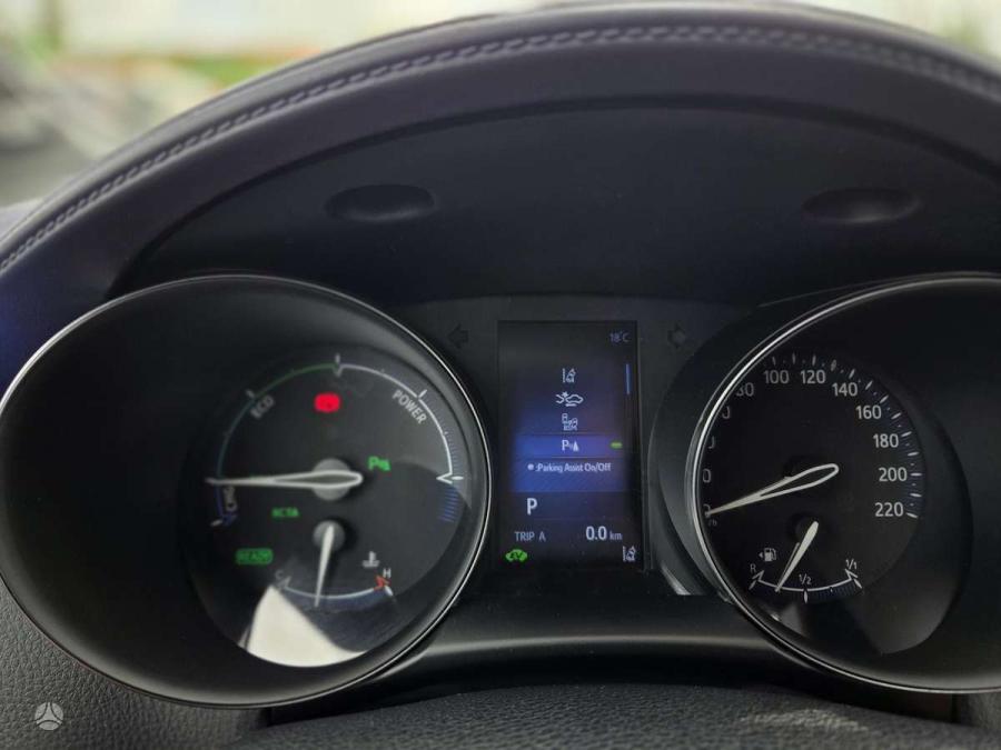 Grey Toyota C-HR 2017 in Klaipeda, with an engine capacity of 1.80 L and mileage of 188 thousand km for 16200 €, photo 29 on AUTOMOTO.COM.LV