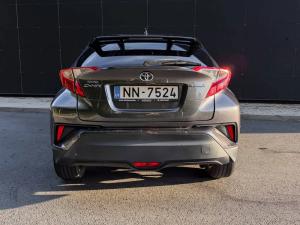 Pelēks Toyota C-HR 2017 Jelgava, ar dzinēja tilpumu 1.80 L un nobraukumu 168 tūkst. km par 13500 €, foto 8 vietnē AUTOMOTO.COM.LV