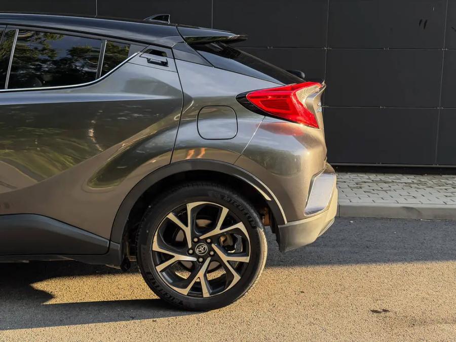 Pelēks Toyota C-HR 2017 Jelgava, ar dzinēja tilpumu 1.80 L un nobraukumu 168 tūkst. km par 13500 €, foto 10 vietnē AUTOMOTO.COM.LV