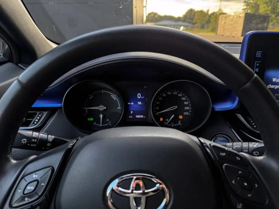 Pelēks Toyota C-HR 2017 Jelgava, ar dzinēja tilpumu 1.80 L un nobraukumu 168 tūkst. km par 13500 €, foto 17 vietnē AUTOMOTO.COM.LV