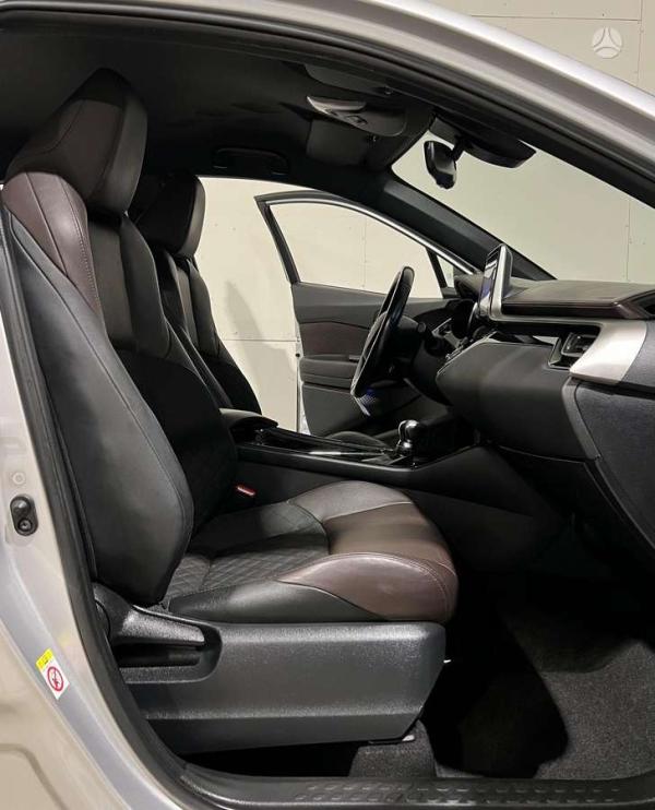 Grey Toyota C-HR 2017 in Klaipeda, with an engine capacity of 1.80 L and mileage of 208 thousand km for 14999 €, photo 3 on AUTOMOTO.COM.LV