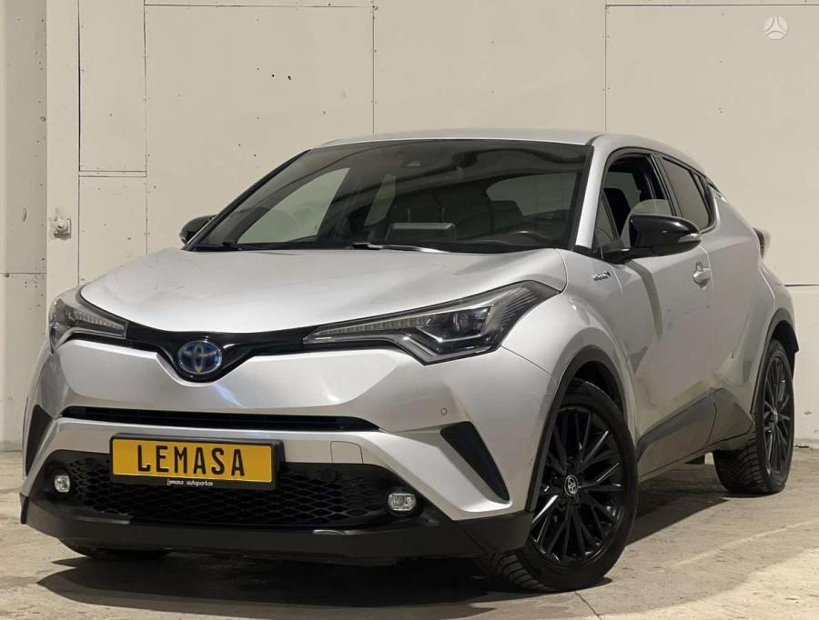 Pelēks Toyota C-HR 2017 Klaipėda, ar dzinēja tilpumu 1.80 L un nobraukumu 208 tūkst. km par 14999 €, foto 1 vietnē AUTOMOTO.COM.LV