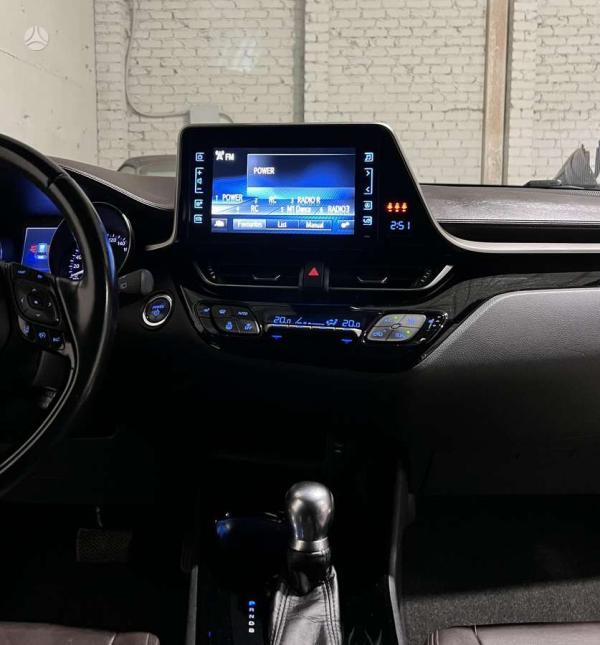 Серый Тойота C-HR 2017 в Клайпеда, объемом двигателя 1.80 л и пробегом 208 тыс. км за 14999 €, фото 9 на AUTOMOTO.COM.LV