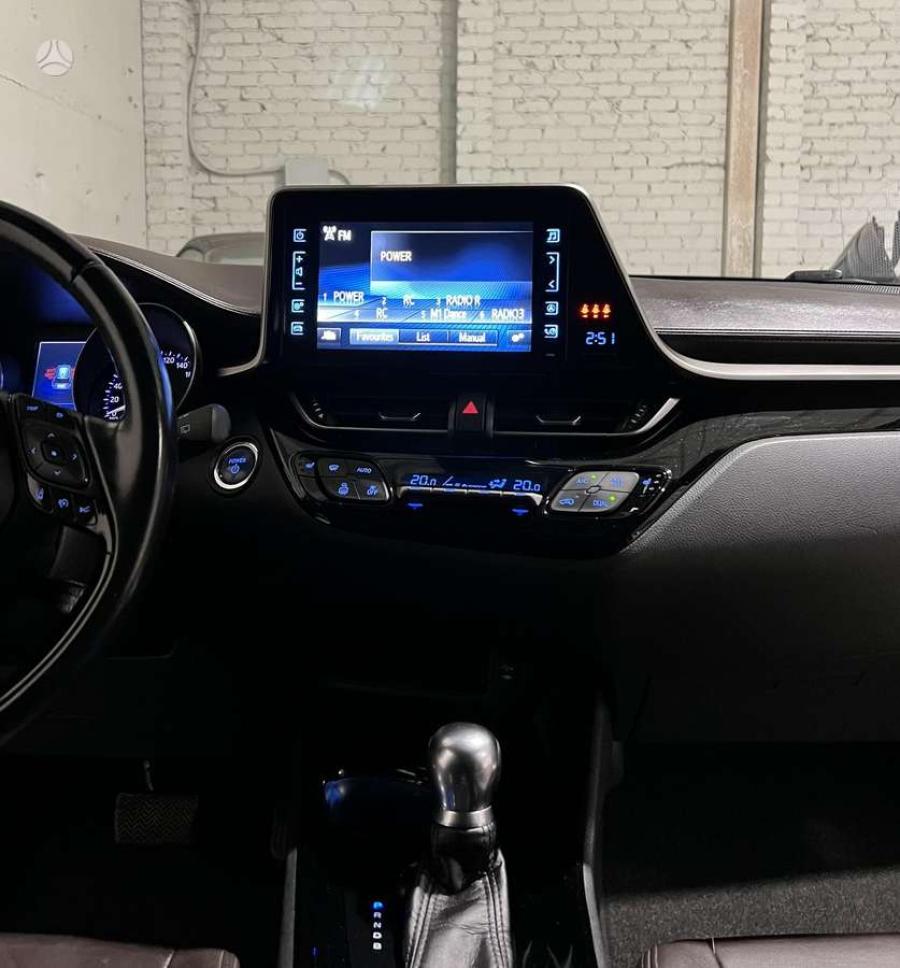 Pelēks Toyota C-HR 2017 Klaipėda, ar dzinēja tilpumu 1.80 L un nobraukumu 208 tūkst. km par 14999 €, foto 9 vietnē AUTOMOTO.COM.LV