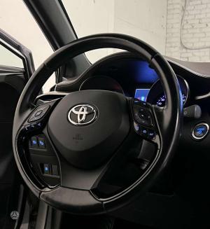 Pelēks Toyota C-HR 2017 Klaipėda, ar dzinēja tilpumu 1.80 L un nobraukumu 208 tūkst. km par 14999 €, foto 16 vietnē AUTOMOTO.COM.LV