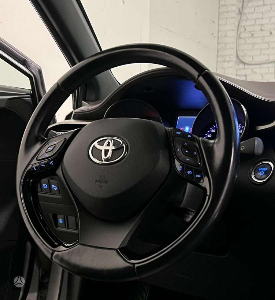 Pelēks Toyota C-HR 2017 Klaipėda, ar dzinēja tilpumu 1.80 L un nobraukumu 208 tūkst. km par 14999 €, foto 16 vietnē AUTOMOTO.COM.LV