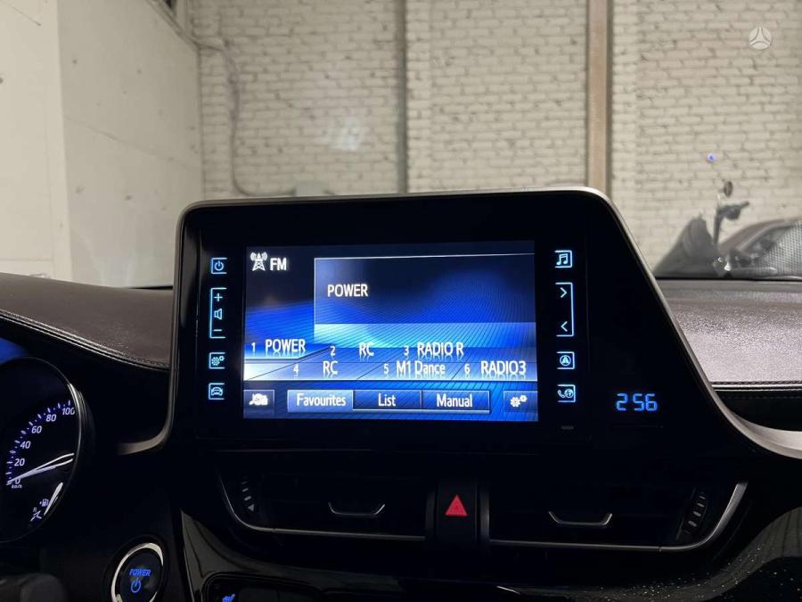 Pelēks Toyota C-HR 2017 Klaipėda, ar dzinēja tilpumu 1.80 L un nobraukumu 208 tūkst. km par 14999 €, foto 27 vietnē AUTOMOTO.COM.LV