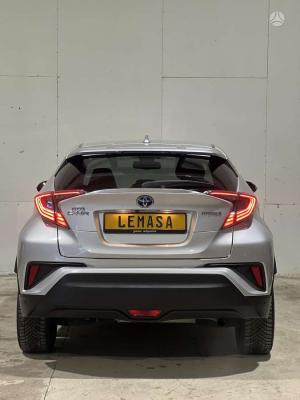 Pelēks Toyota C-HR 2017 Klaipėda, ar dzinēja tilpumu 1.80 L un nobraukumu 208 tūkst. km par 14999 €, foto 28 vietnē AUTOMOTO.COM.LV