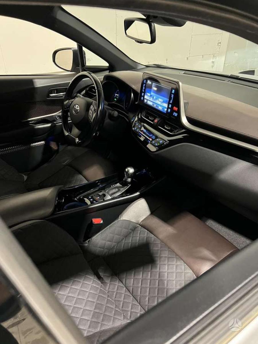 Pelēks Toyota C-HR 2017 Klaipėda, ar dzinēja tilpumu 1.80 L un nobraukumu 208 tūkst. km par 14999 €, foto 33 vietnē AUTOMOTO.COM.LV