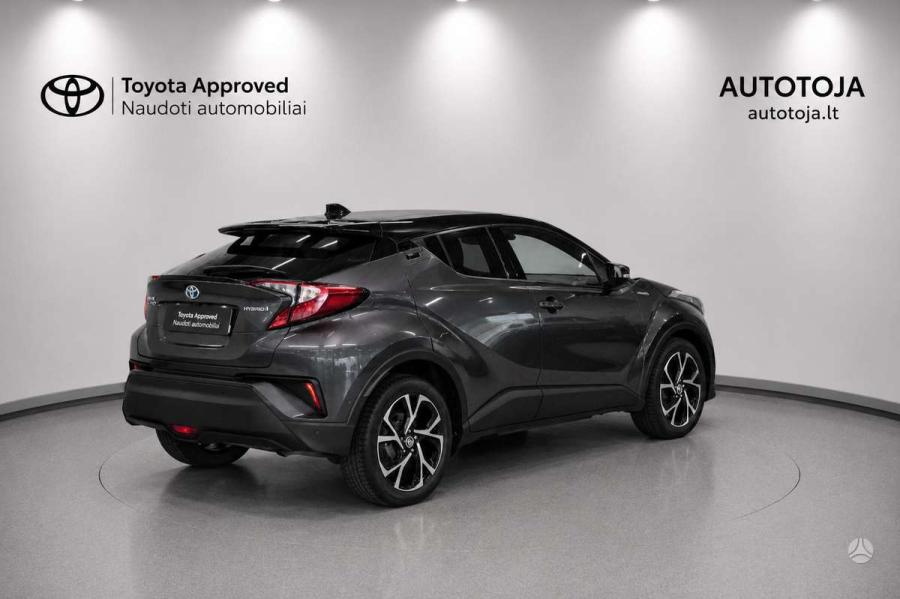 Серый Тойота C-HR 2017 в Каунас, объемом двигателя 1.80 л и пробегом 131 тыс. км за 18900 €, фото 3 на AUTOMOTO.COM.LV