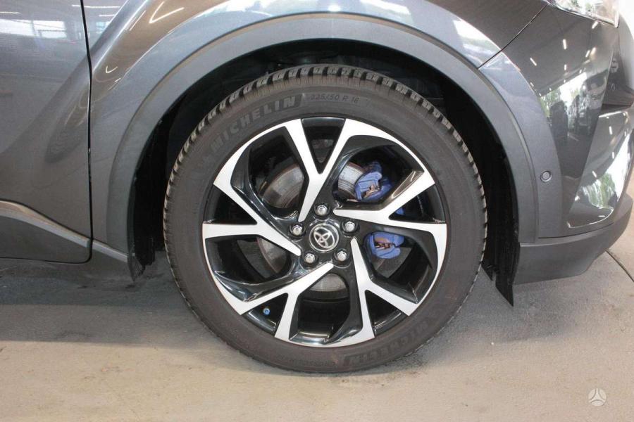 Серый Тойота C-HR 2017 в Каунас, объемом двигателя 1.80 л и пробегом 131 тыс. км за 18900 €, фото 16 на AUTOMOTO.COM.LV