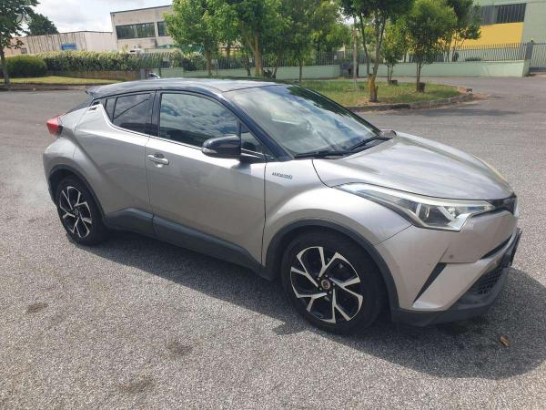 Серый Тойота C-HR 2017 в Шяуляй, объемом двигателя 1.80 л и пробегом 250 тыс. км за 12300 €, фото 1 на AUTOMOTO.COM.LV