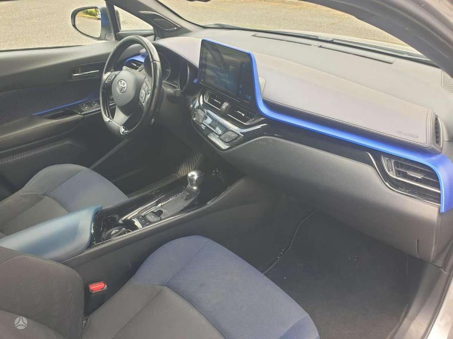 Pelēks Toyota C-HR 2017 Šauļi, ar dzinēja tilpumu 1.80 L un nobraukumu 250 tūkst. km par 12300 €, foto 7 vietnē AUTOMOTO.COM.LV