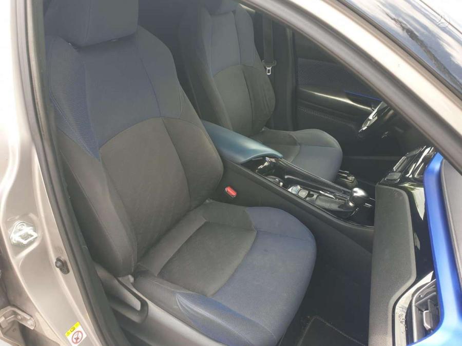 Pelēks Toyota C-HR 2017 Šauļi, ar dzinēja tilpumu 1.80 L un nobraukumu 250 tūkst. km par 12300 €, foto 8 vietnē AUTOMOTO.COM.LV