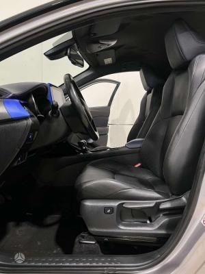 Pelēks Toyota C-HR 2017 Klaipėda, ar dzinēja tilpumu 1.80 L un nobraukumu 238 tūkst. km par 14999 €, foto 4 vietnē AUTOMOTO.COM.LV