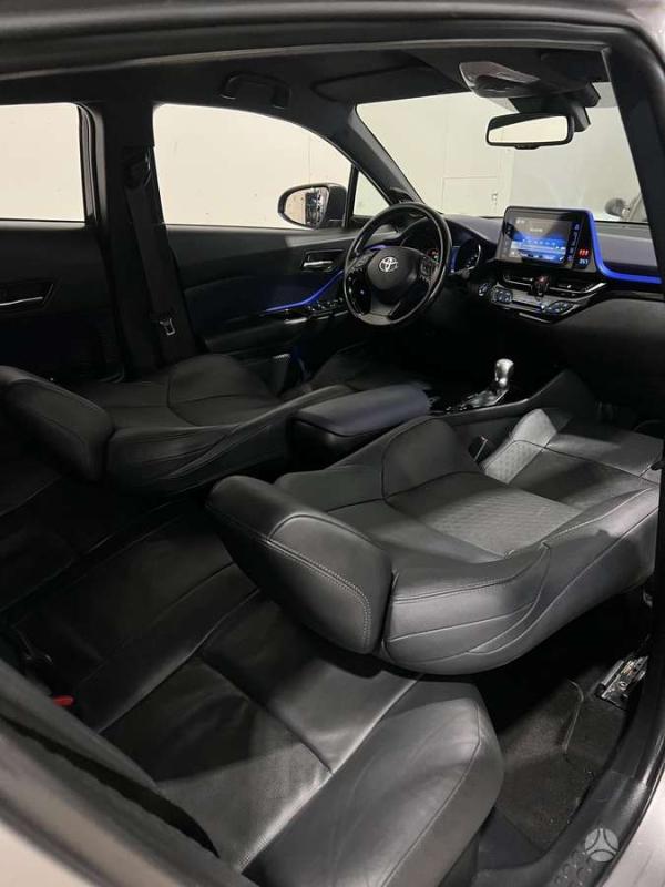 Grey Toyota C-HR 2017 in Klaipeda, with an engine capacity of 1.80 L and mileage of 238 thousand km for 14999 €, photo 8 on AUTOMOTO.COM.LV