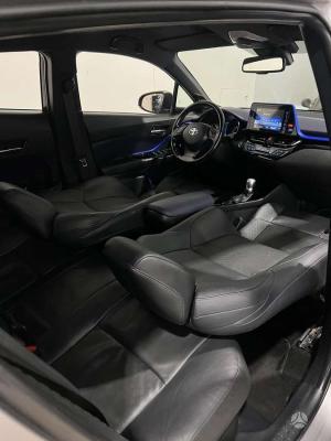 Pelēks Toyota C-HR 2017 Klaipėda, ar dzinēja tilpumu 1.80 L un nobraukumu 238 tūkst. km par 14999 €, foto 9 vietnē AUTOMOTO.COM.LV