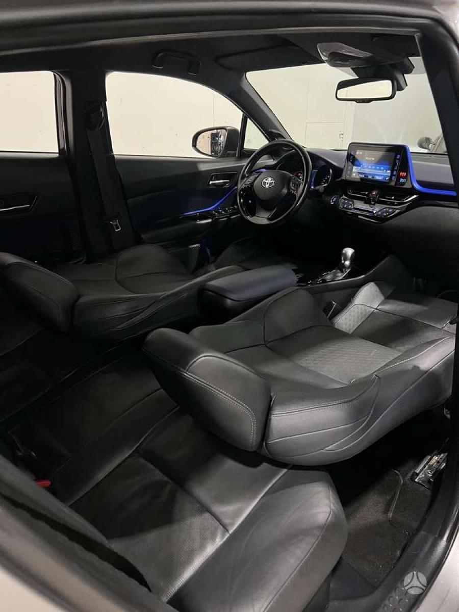 Pelēks Toyota C-HR 2017 Klaipėda, ar dzinēja tilpumu 1.80 L un nobraukumu 238 tūkst. km par 14999 €, foto 9 vietnē AUTOMOTO.COM.LV