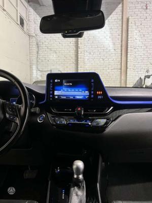 Pelēks Toyota C-HR 2017 Klaipėda, ar dzinēja tilpumu 1.80 L un nobraukumu 238 tūkst. km par 14999 €, foto 12 vietnē AUTOMOTO.COM.LV