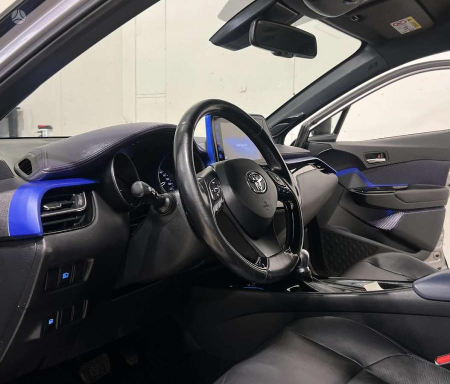 Pelēks Toyota C-HR 2017 Klaipėda, ar dzinēja tilpumu 1.80 L un nobraukumu 238 tūkst. km par 14999 €, foto 16 vietnē AUTOMOTO.COM.LV