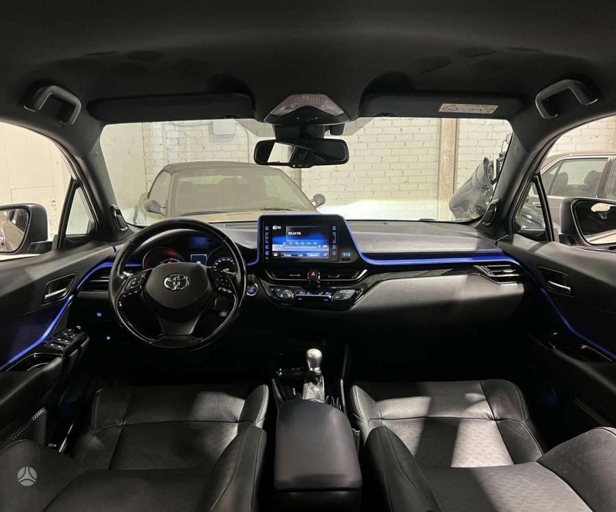 Pelēks Toyota C-HR 2017 Klaipėda, ar dzinēja tilpumu 1.80 L un nobraukumu 238 tūkst. km par 14999 €, foto 24 vietnē AUTOMOTO.COM.LV