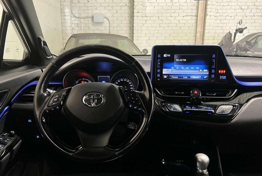 Pelēks Toyota C-HR 2017 Klaipėda, ar dzinēja tilpumu 1.80 L un nobraukumu 238 tūkst. km par 14999 €, foto 33 vietnē AUTOMOTO.COM.LV