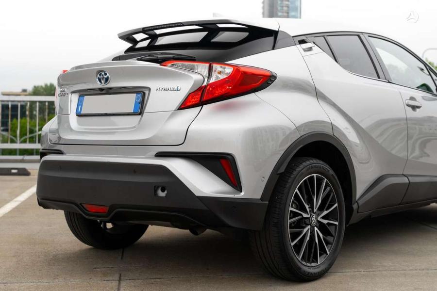 Серый Тойота C-HR 2017 в Вильнюс, объемом двигателя 1.80 л и пробегом 56 тыс. км за 17900 €, фото 5 на AUTOMOTO.COM.LV