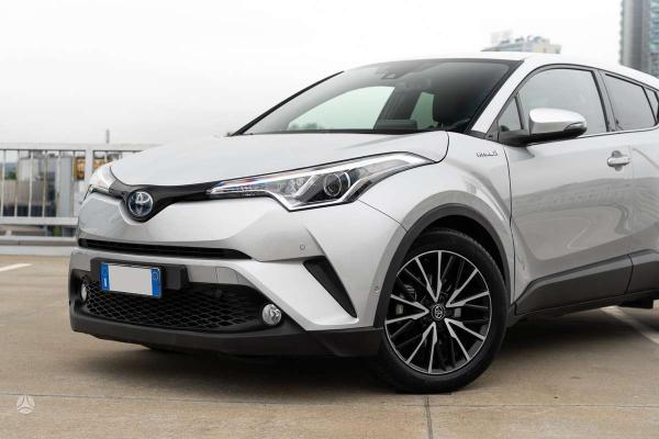 Серый Тойота C-HR 2017 в Вильнюс, объемом двигателя 1.80 л и пробегом 56 тыс. км за 17900 €, фото 5 на AUTOMOTO.COM.LV