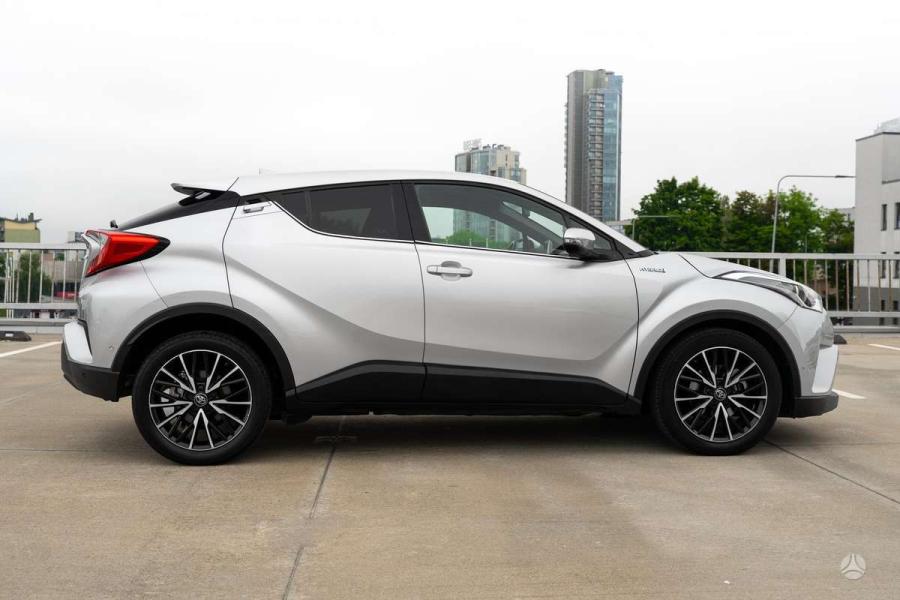 Серый Тойота C-HR 2017 в Вильнюс, объемом двигателя 1.80 л и пробегом 56 тыс. км за 17900 €, фото 7 на AUTOMOTO.COM.LV