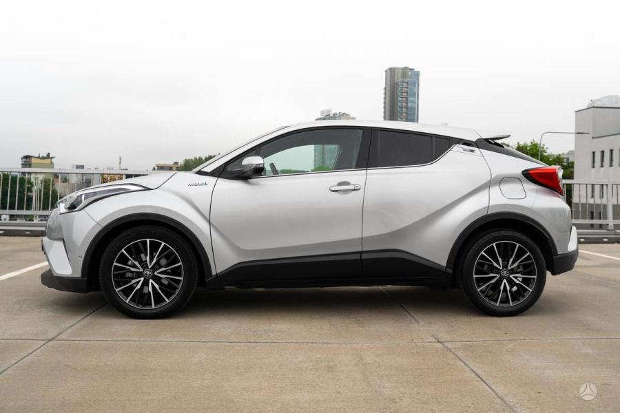 Серый Тойота C-HR 2017 в Вильнюс, объемом двигателя 1.80 л и пробегом 56 тыс. км за 17900 €, фото 8 на AUTOMOTO.COM.LV