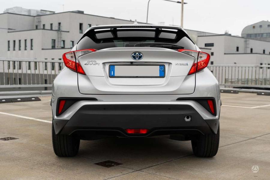 Серый Тойота C-HR 2017 в Вильнюс, объемом двигателя 1.80 л и пробегом 56 тыс. км за 17900 €, фото 10 на AUTOMOTO.COM.LV