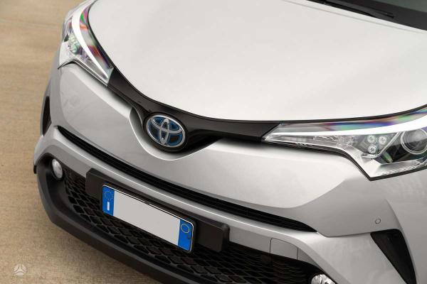 Серый Тойота C-HR 2017 в Вильнюс, объемом двигателя 1.80 л и пробегом 56 тыс. км за 17900 €, фото 10 на AUTOMOTO.COM.LV