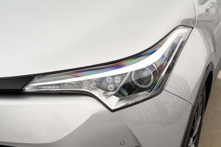 Серый Тойота C-HR 2017 в Вильнюс, объемом двигателя 1.80 л и пробегом 56 тыс. км за 17900 €, фото 13 на AUTOMOTO.COM.LV