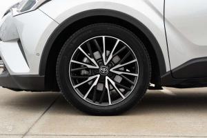 Серый Тойота C-HR 2017 в Вильнюс, объемом двигателя 1.80 л и пробегом 56 тыс. км за 17900 €, фото 15 на AUTOMOTO.COM.LV
