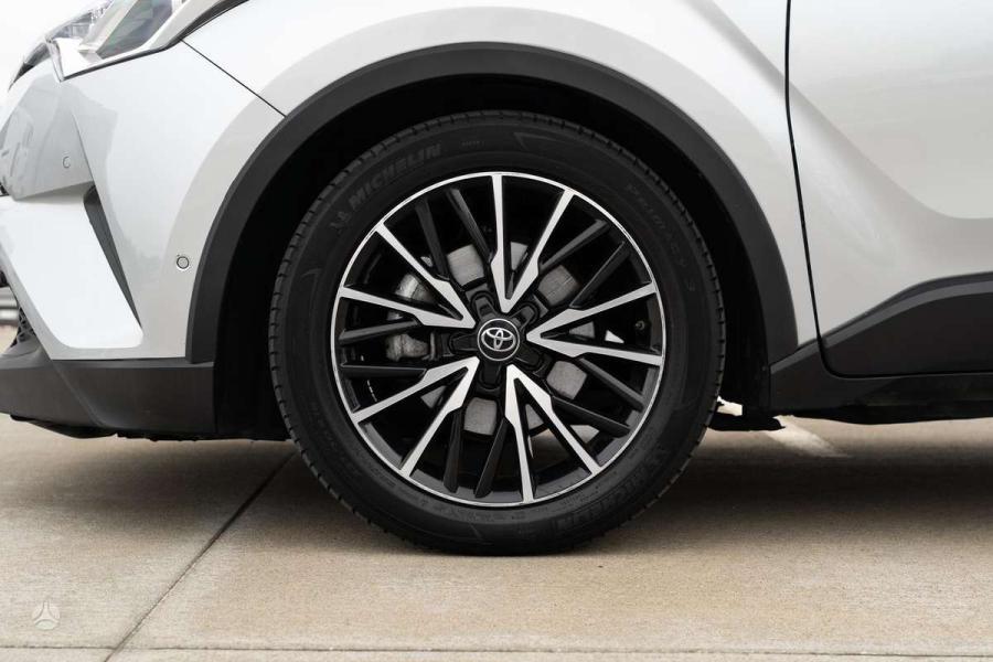 Серый Тойота C-HR 2017 в Вильнюс, объемом двигателя 1.80 л и пробегом 56 тыс. км за 17900 €, фото 15 на AUTOMOTO.COM.LV