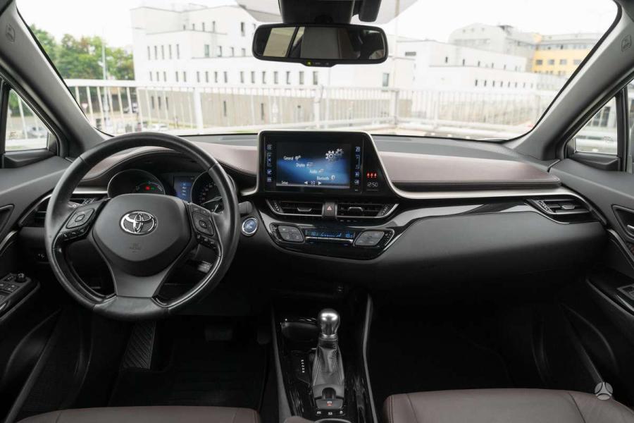 Серый Тойота C-HR 2017 в Вильнюс, объемом двигателя 1.80 л и пробегом 56 тыс. км за 17900 €, фото 19 на AUTOMOTO.COM.LV
