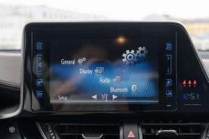 Серый Тойота C-HR 2017 в Вильнюс, объемом двигателя 1.80 л и пробегом 56 тыс. км за 17900 €, фото 24 на AUTOMOTO.COM.LV