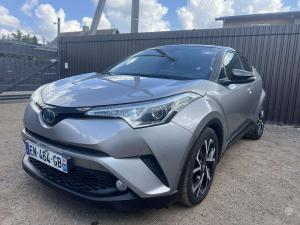Grey Toyota C-HR 2017 in Kaunas, with an engine capacity of 1.80 L and mileage of 157 thousand km for 9500 €, photo  on AUTOMOTO.COM.LV