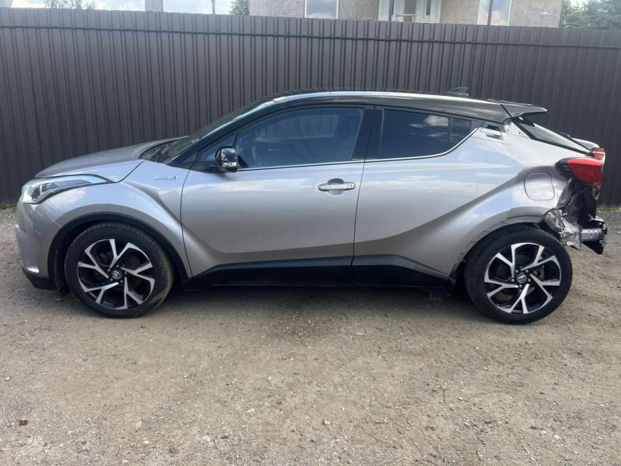 Серый Тойота C-HR 2017 в Каунас, объемом двигателя 1.80 л и пробегом 157 тыс. км за 9500 €, фото 6 на AUTOMOTO.COM.LV