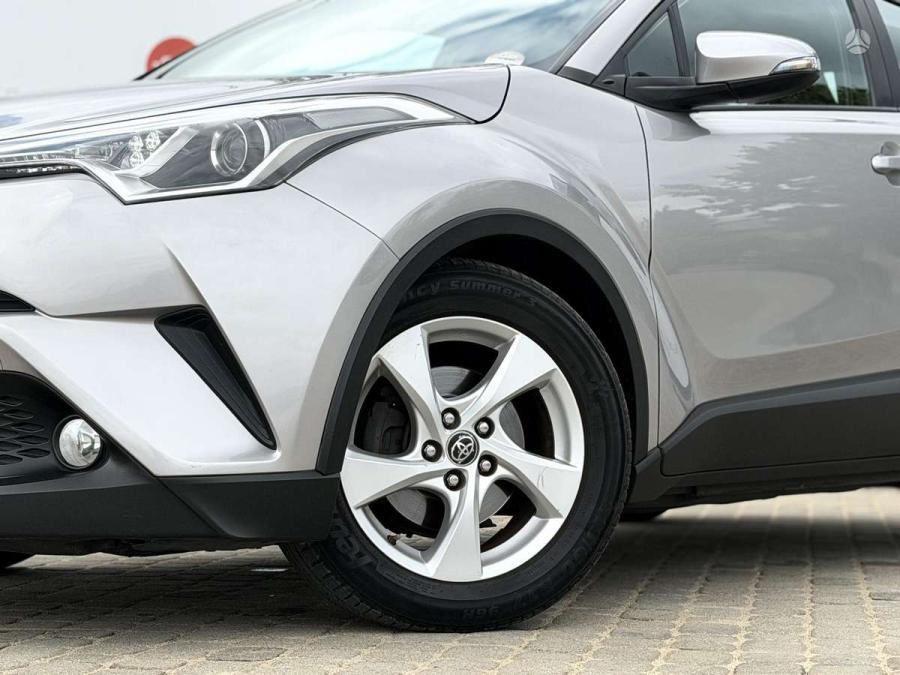 Серый Тойота C-HR 2017 в Таураге, объемом двигателя 1.80 л и пробегом 269 тыс. км за 11400 €, фото 10 на AUTOMOTO.COM.LV