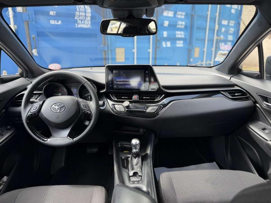 Серый Тойота C-HR 2017 в Таураге, объемом двигателя 1.80 л и пробегом 269 тыс. км за 11400 €, фото 39 на AUTOMOTO.COM.LV