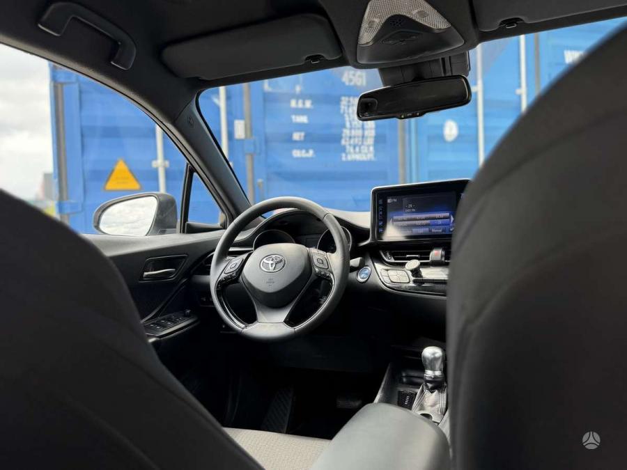 Серый Тойота C-HR 2017 в Таураге, объемом двигателя 1.80 л и пробегом 269 тыс. км за 11400 €, фото 40 на AUTOMOTO.COM.LV
