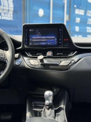 Серый Тойота C-HR 2017 в Таураге, объемом двигателя 1.80 л и пробегом 269 тыс. км за 11400 €, фото 42 на AUTOMOTO.COM.LV