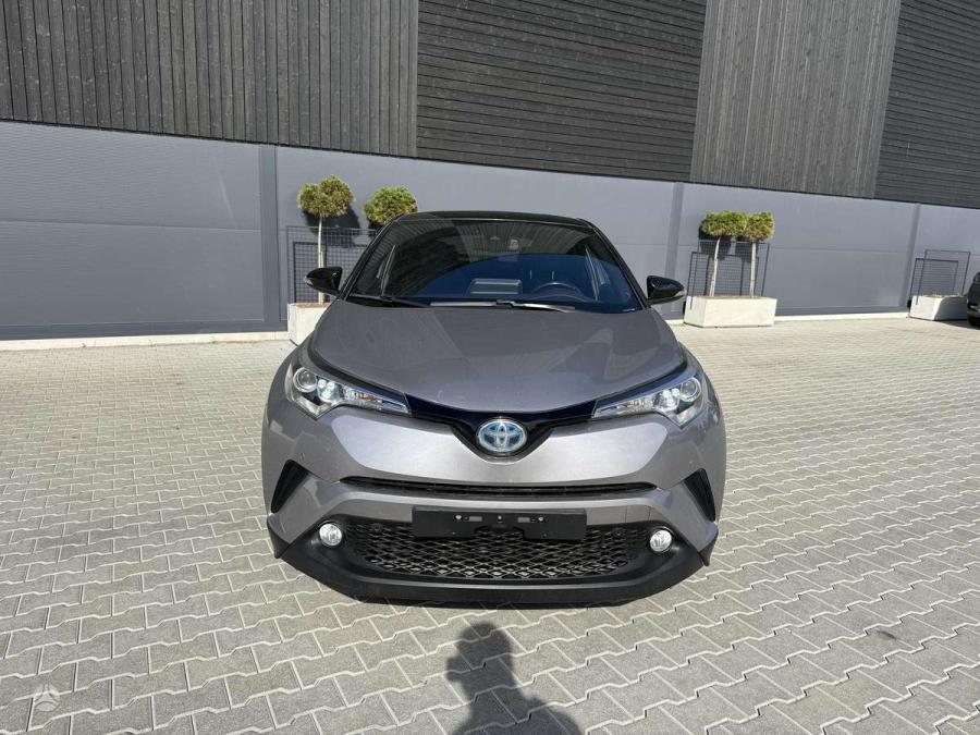 Pelēks Toyota C-HR 2017 Šauļi, ar dzinēja tilpumu 1.80 L un nobraukumu 250 tūkst. km par 12700 €, foto 3 vietnē AUTOMOTO.COM.LV