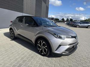 Pelēks Toyota C-HR 2017 Šauļi, ar dzinēja tilpumu 1.80 L un nobraukumu 250 tūkst. km par 12700 €, foto 4 vietnē AUTOMOTO.COM.LV