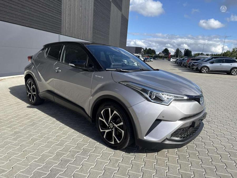 Pelēks Toyota C-HR 2017 Šauļi, ar dzinēja tilpumu 1.80 L un nobraukumu 250 tūkst. km par 12700 €, foto 4 vietnē AUTOMOTO.COM.LV