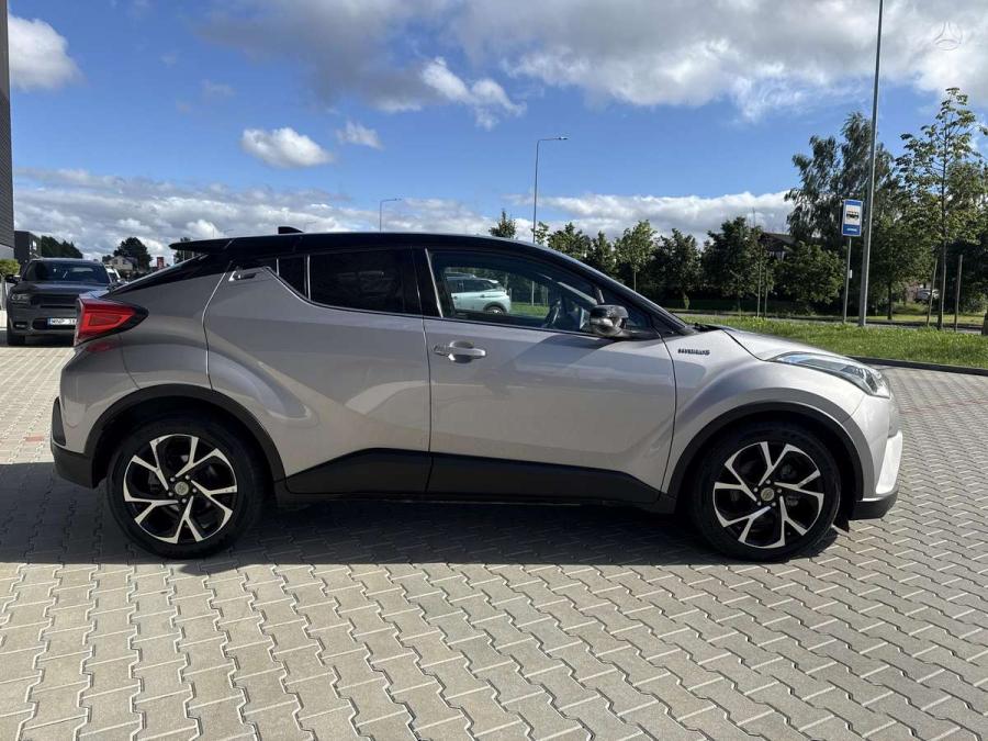 Pelēks Toyota C-HR 2017 Šauļi, ar dzinēja tilpumu 1.80 L un nobraukumu 250 tūkst. km par 12700 €, foto 5 vietnē AUTOMOTO.COM.LV
