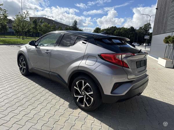 Grey Toyota C-HR 2017 in Siauliai, with an engine capacity of 1.80 L and mileage of 250 thousand km for 12700 €, photo 7 on AUTOMOTO.COM.LV